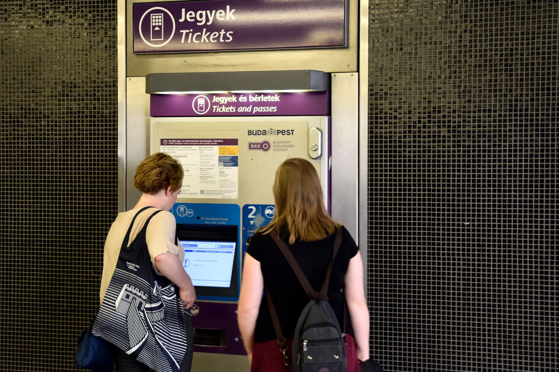 A BKK 25 jegy- és bérletautomatájánál ezentúl nem lehet készpénzzel ...