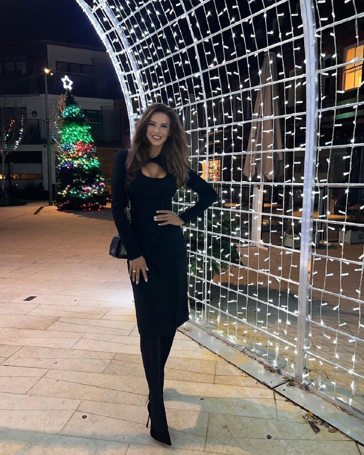 Sarka Kata nagyon csinos és elegáns pénteki szettje (fotók)