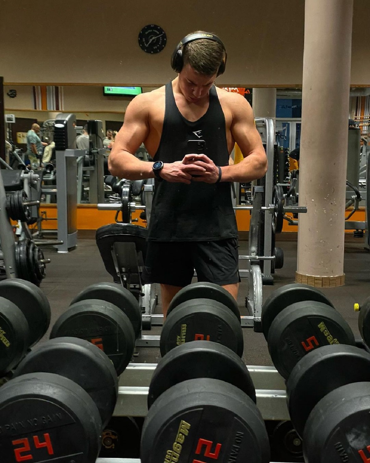 Schobert Norbi fia komoly bicepszeket villantott