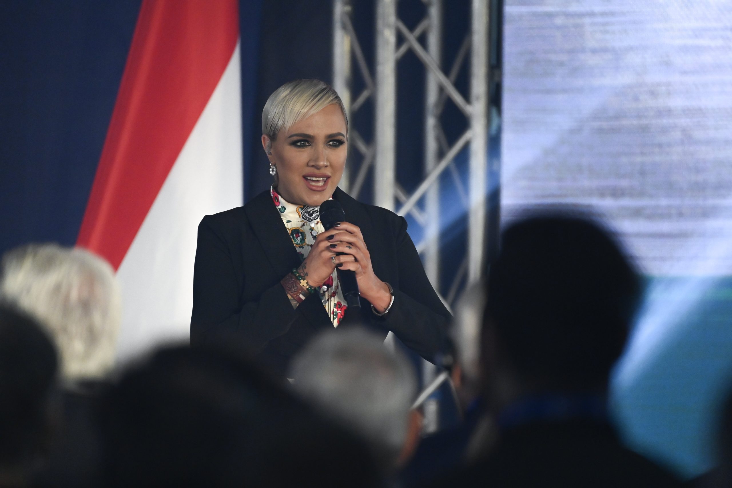 Tóth Gabi kislánya már most ügyesen fest - Liner.hu