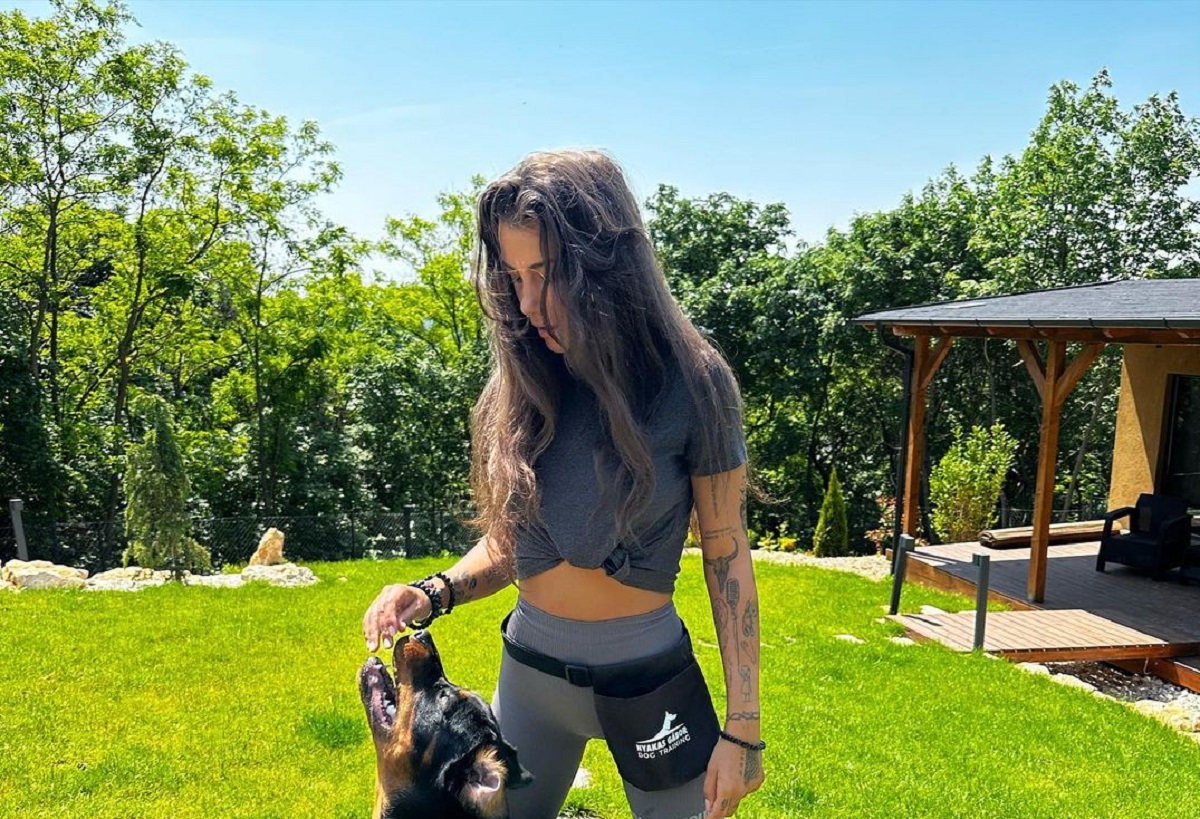 Tóth Andi nagyon komolyan néz ki (videó)