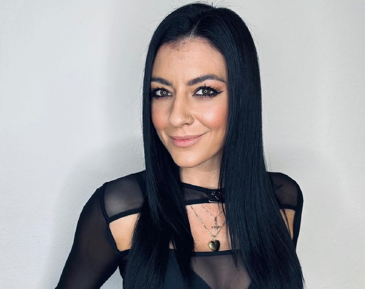 Michael Jackson stílusú ruhában jelent meg Stana Alexandra a Glamour ...