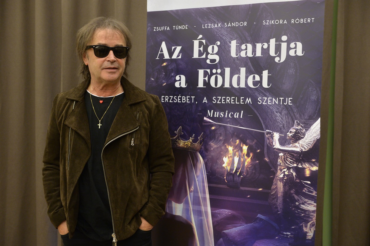 Szikora Róbert elsőnek küldené ki azokat a frontra, akik kitalálják ...