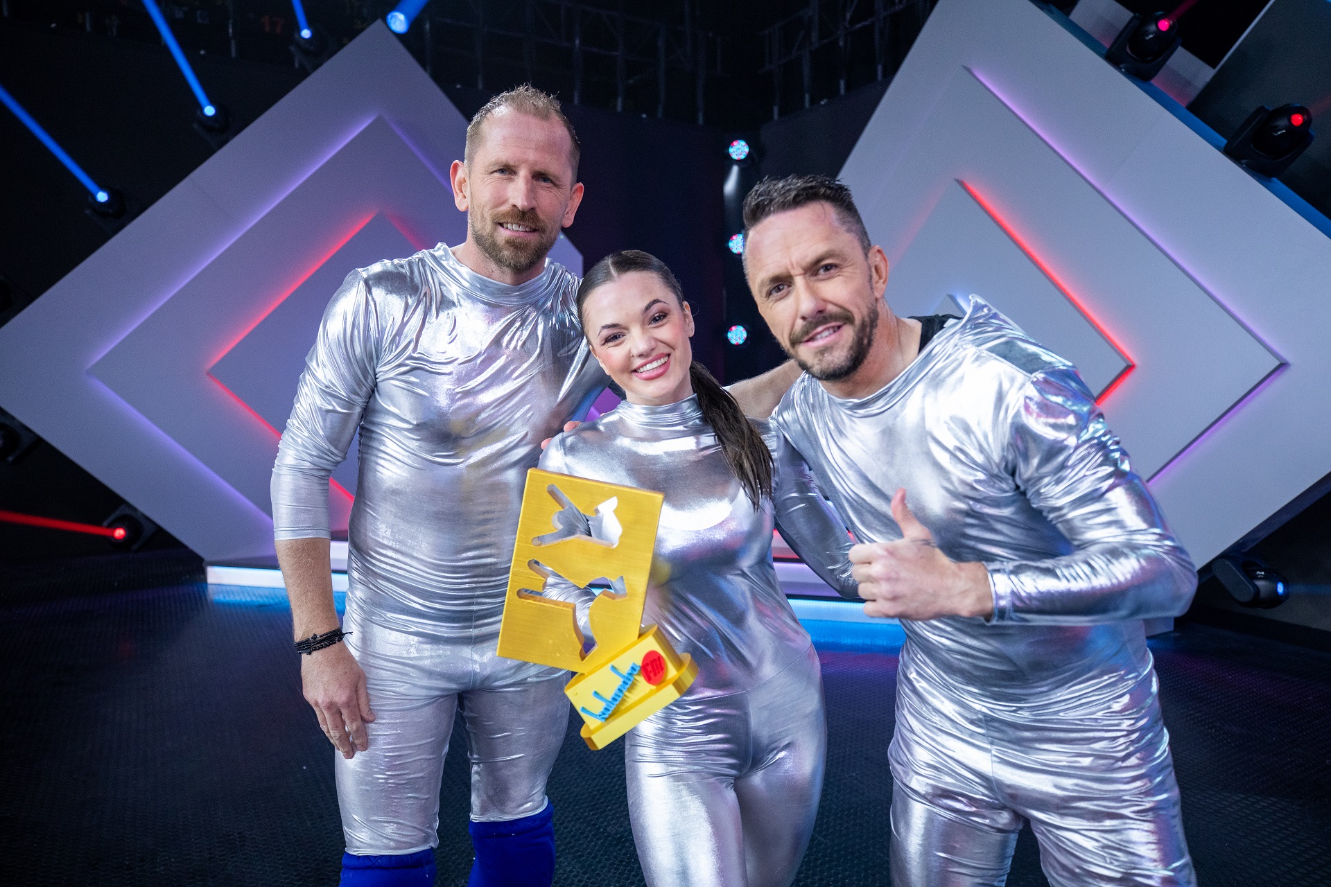 Kalandra Fal! Óriásit csattantak Kabáték (videó) - Liner.hu