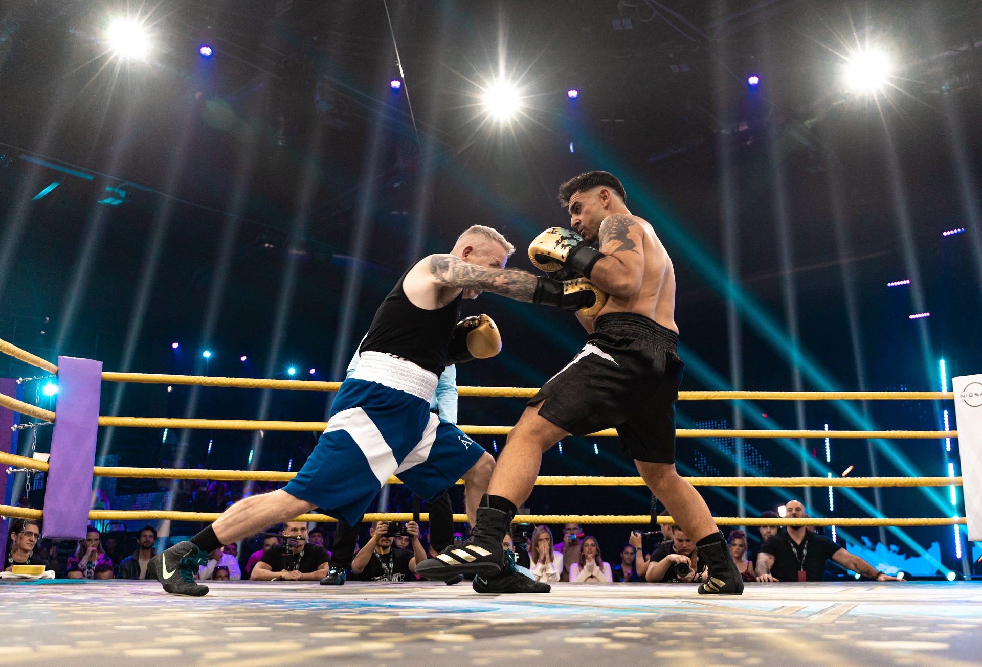 Sztárbox: óriási meglepetés, Sárközi Ákos kiütötte Horváth Tomit ...