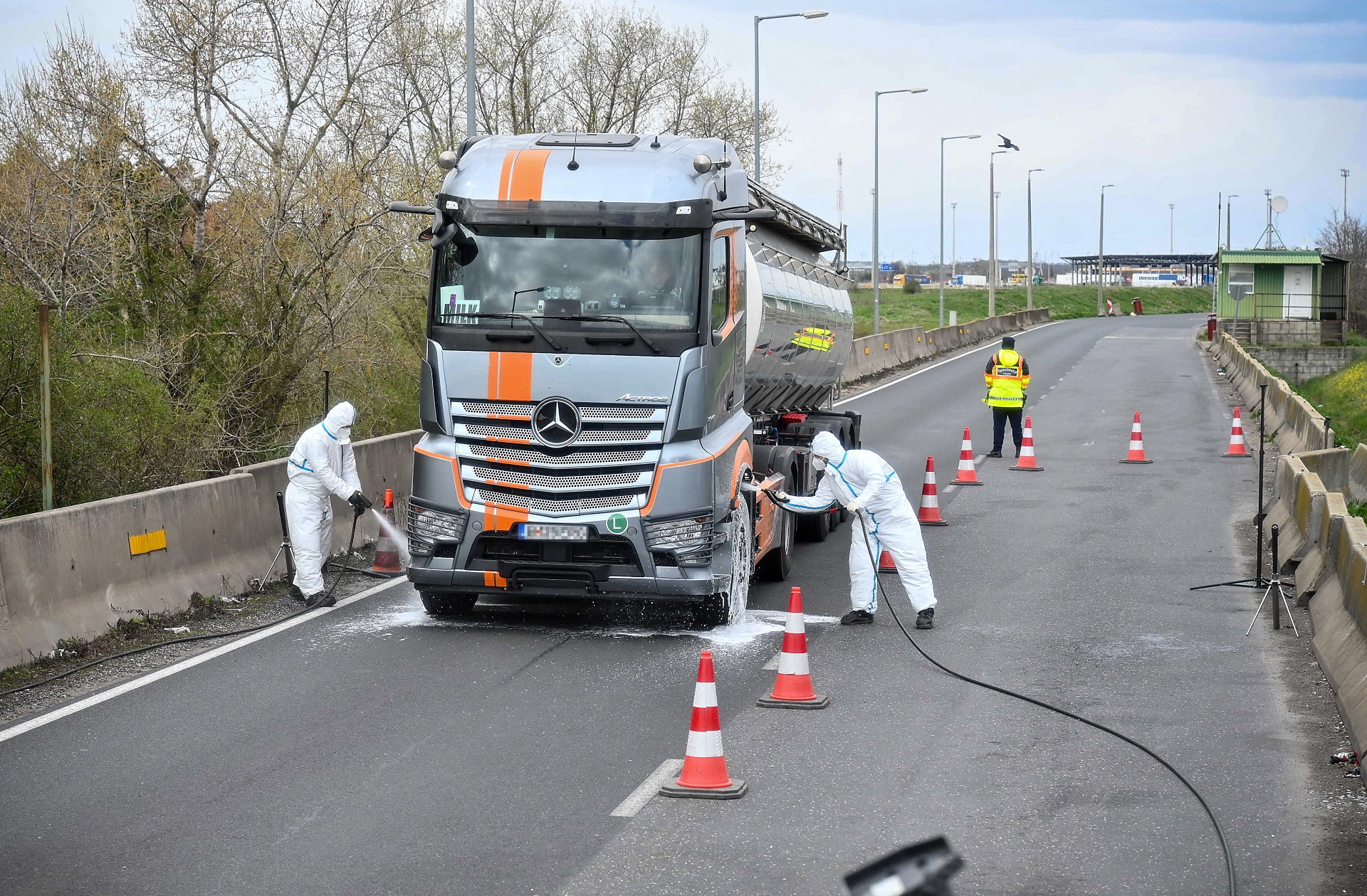 Száj- és körömfájás: elzárást kaphatnak az elzárt területre belépő ...