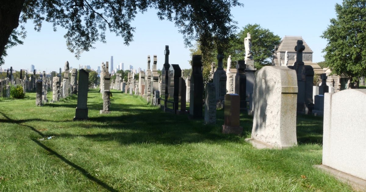 Paranormális jelenség nappal – temető mellett tűnt el az alak